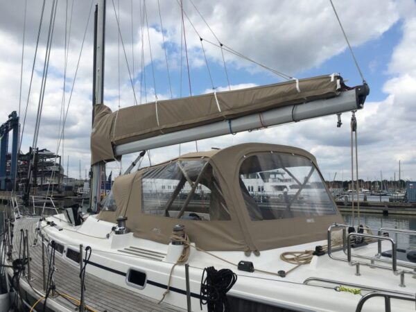 Stackpacks – Dolphin Sails